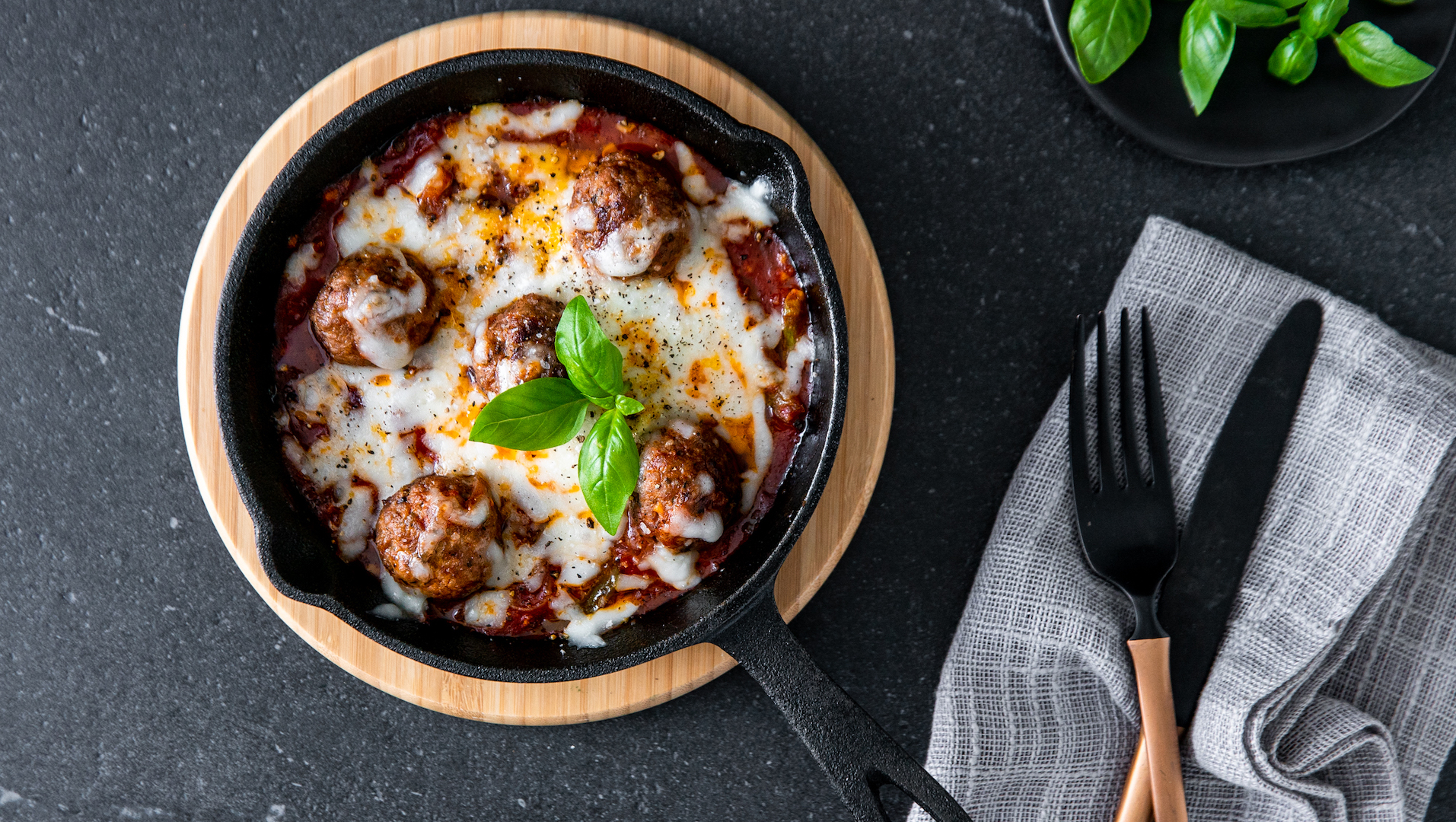 CrossFit | Green Pepper & Tomato Meatball Skillet